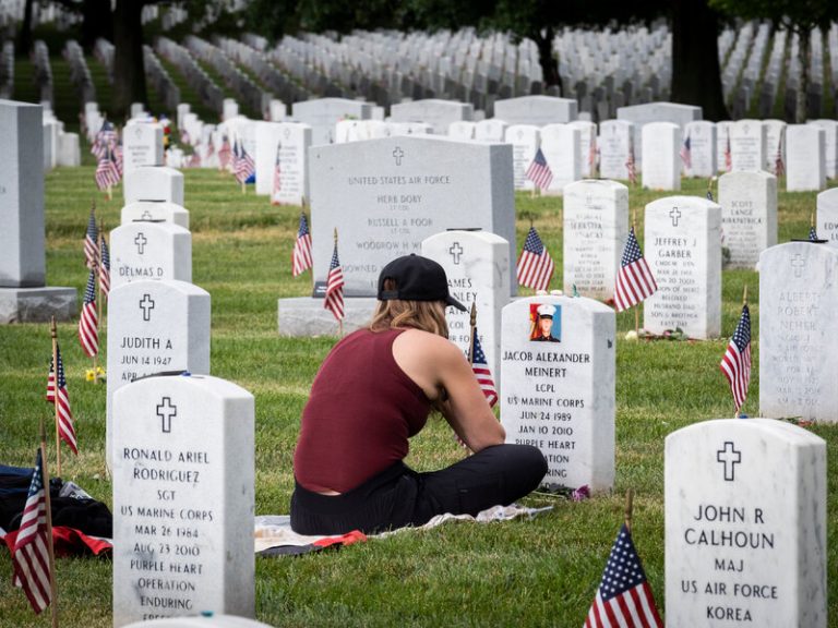 Memorial QR Codes: A Modern Way to Honor Loved Ones | Personalized QR ...